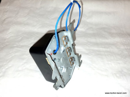 Electronic regulator for 6V negative ground dynamo